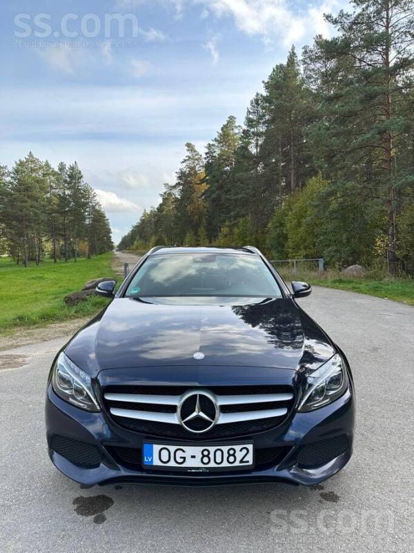 Синий Мерседес Ц 220 2014 в Екабпилс, объемом двигателя 2.20 л и пробегом 357 тыс. км за 10500 €, фото 1 на AUTOMOTO.COM.LV