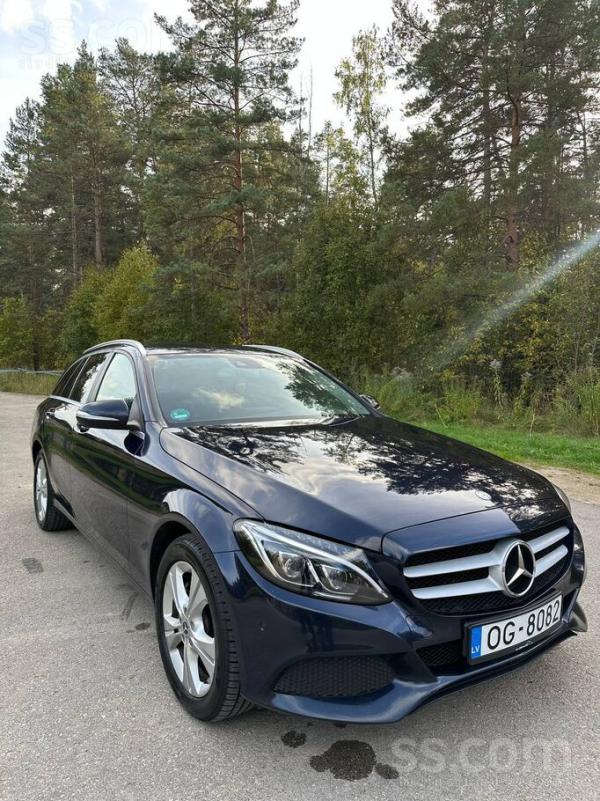 Синий Мерседес Ц 220 2014 в Екабпилс, объемом двигателя 2.20 л и пробегом 357 тыс. км за 10500 €, фото 3 на AUTOMOTO.COM.LV