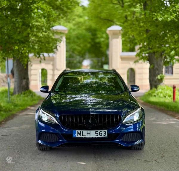 Blue Mercedes-Benz c-220 2015 in Vilnius, with an engine capacity of 2.14 L and mileage of 330 thousand km for 10950 €, photo 1 on AUTOMOTO.COM.LV