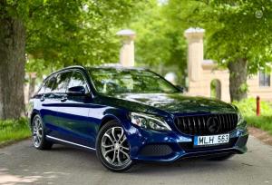 Blue Mercedes-Benz c-220 2015 in Vilnius, with an engine capacity of 2.14 L and mileage of 330 thousand km for 10950 €, photo 3 on AUTOMOTO.COM.LV