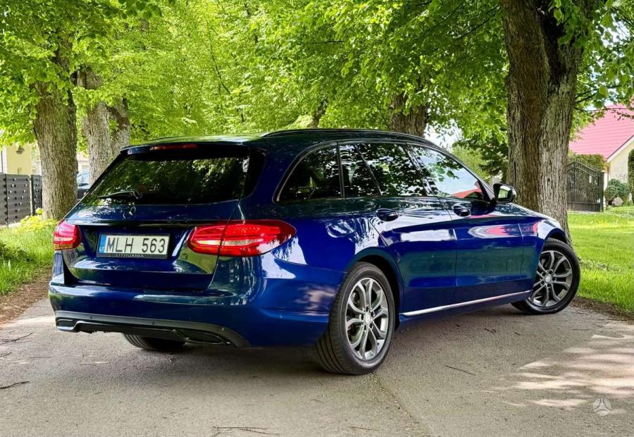 Blue Mercedes-Benz c-220 2015 in Vilnius, with an engine capacity of 2.14 L and mileage of 330 thousand km for 10950 €, photo 7 on AUTOMOTO.COM.LV