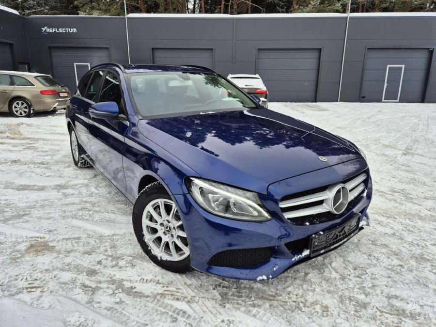 Blue Mercedes-Benz c-220 2017 in Utena, with an engine capacity of 2.14 L and mileage of 363 thousand km for 9990 €, photo 2 on AUTOMOTO.COM.LV