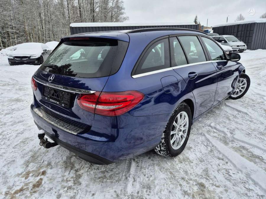 Blue Mercedes-Benz c-220 2017 in Utena, with an engine capacity of 2.14 L and mileage of 363 thousand km for 9990 €, photo 3 on AUTOMOTO.COM.LV