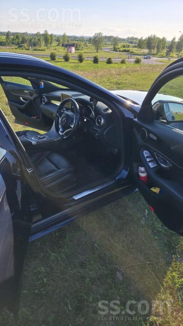 Blue Mercedes-Benz c-220 2018 in Daugavpils, with an engine capacity of 2.20 L and mileage of 215 thousand km for 8350 €, photo 4 on AUTOMOTO.COM.LV