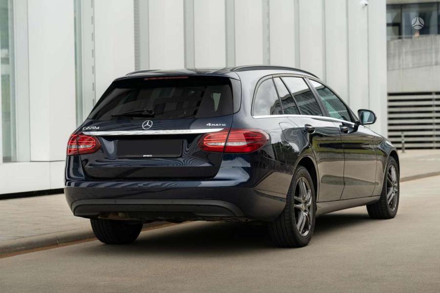 Blue Mercedes-Benz c-220 2018 in Vilnius, with an engine capacity of 1.95 L and mileage of 184 thousand km for 15490 €, photo 5 on AUTOMOTO.COM.LV