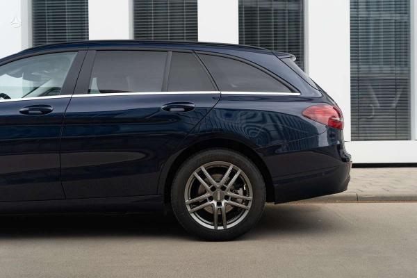Blue Mercedes-Benz c-220 2018 in Vilnius, with an engine capacity of 1.95 L and mileage of 184 thousand km for 15490 €, photo 10 on AUTOMOTO.COM.LV