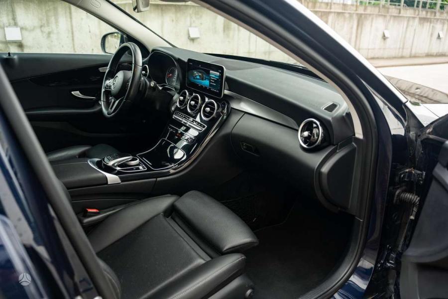 Blue Mercedes-Benz c-220 2018 in Vilnius, with an engine capacity of 1.95 L and mileage of 184 thousand km for 15490 €, photo 16 on AUTOMOTO.COM.LV
