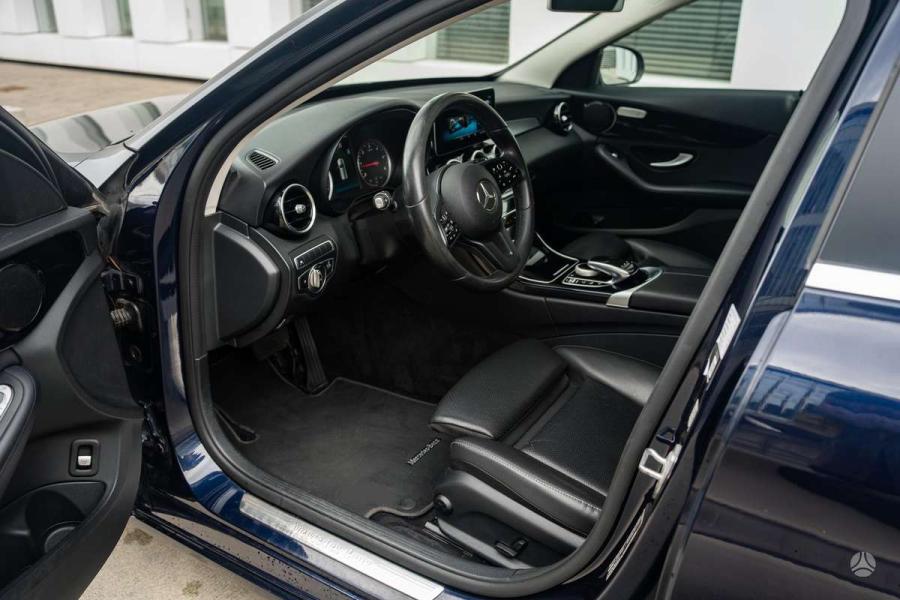 Blue Mercedes-Benz c-220 2018 in Vilnius, with an engine capacity of 1.95 L and mileage of 184 thousand km for 15490 €, photo 17 on AUTOMOTO.COM.LV