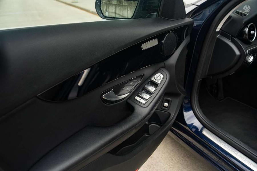 Blue Mercedes-Benz c-220 2018 in Vilnius, with an engine capacity of 1.95 L and mileage of 184 thousand km for 15490 €, photo 25 on AUTOMOTO.COM.LV