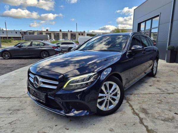 Mercedes-Benz c-220 2018 in Utena on AUTOMOTO.COM.LV Blue Mercedes-Benz c-220 2018 in Utena, with an engine capacity of 1.95 L and mileage of 321 thousand km for 11990 €, photo 1 on AUTOMOTO.COM.LV