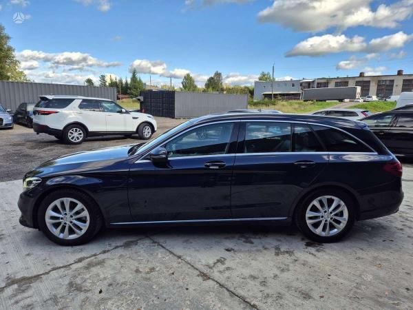 Mercedes-Benz c-220 2018 in Utena on AUTOMOTO.COM.LV Blue Mercedes-Benz c-220 2018 in Utena, with an engine capacity of 1.95 L and mileage of 321 thousand km for 11990 €, photo 6 on AUTOMOTO.COM.LV