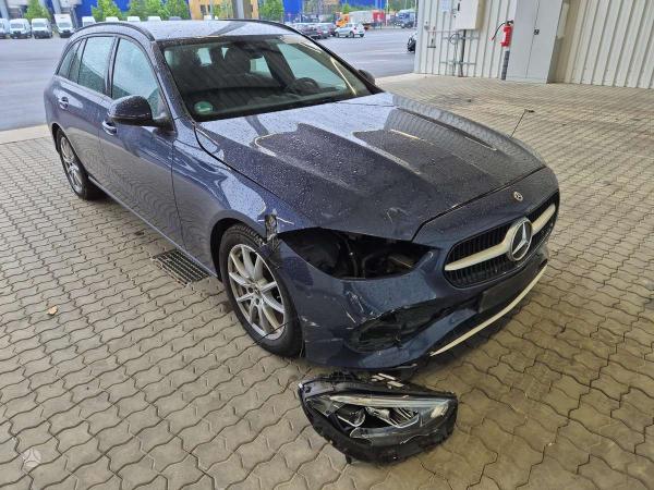 Blue Mercedes-Benz c-220 2023 in Vilnius, with an engine capacity of 1.99 L and mileage of 95 thousand km for 18990 €, photo 2 on AUTOMOTO.COM.LV