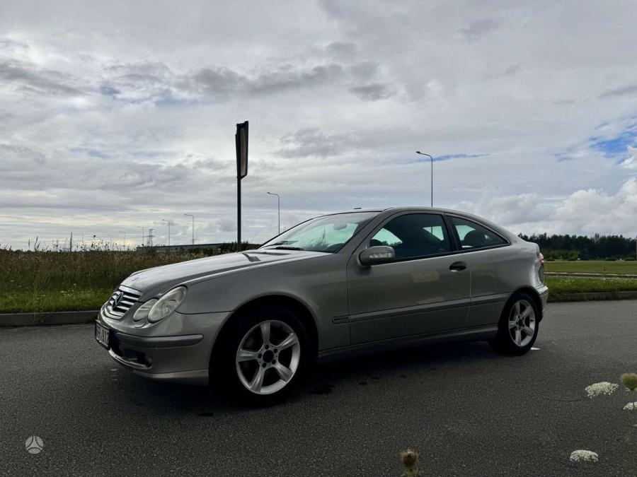 Brūns Mercedes-Benz c-220 2003 Panevēža, ar dzinēja tilpumu 2.15 L un nobraukumu 343 tūkst. km par 1150 €, foto 3 vietnē AUTOMOTO.COM.LV