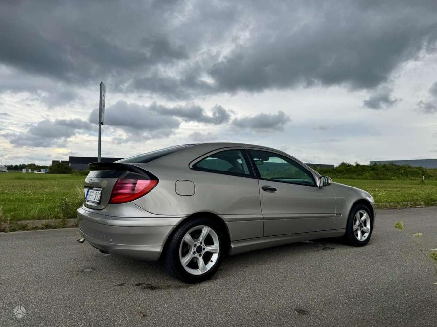 Brūns Mercedes-Benz c-220 2003 Panevēža, ar dzinēja tilpumu 2.15 L un nobraukumu 343 tūkst. km par 1150 €, foto 7 vietnē AUTOMOTO.COM.LV