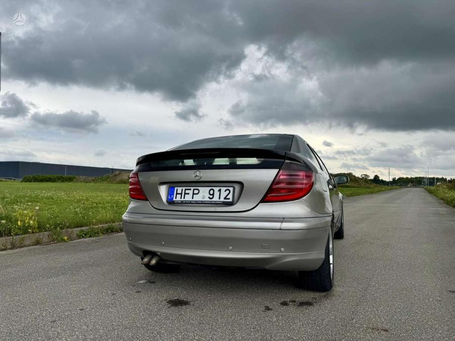 Brūns Mercedes-Benz c-220 2003 Panevēža, ar dzinēja tilpumu 2.15 L un nobraukumu 343 tūkst. km par 1150 €, foto 8 vietnē AUTOMOTO.COM.LV