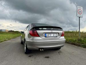Brūns Mercedes-Benz c-220 2003 Panevēža, ar dzinēja tilpumu 2.15 L un nobraukumu 343 tūkst. km par 1150 €, foto 9 vietnē AUTOMOTO.COM.LV