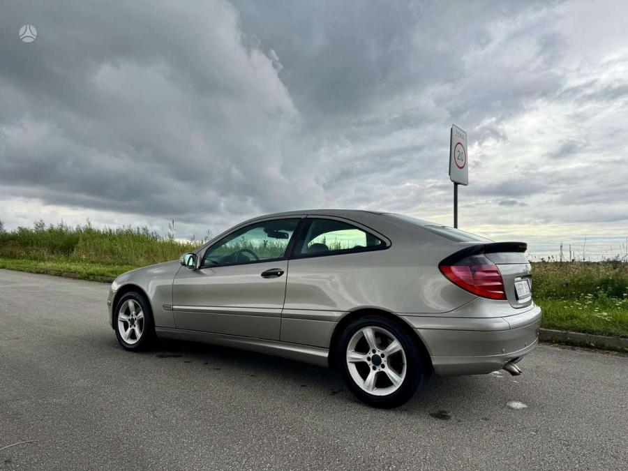 Brūns Mercedes-Benz c-220 2003 Panevēža, ar dzinēja tilpumu 2.15 L un nobraukumu 343 tūkst. km par 1150 €, foto 10 vietnē AUTOMOTO.COM.LV