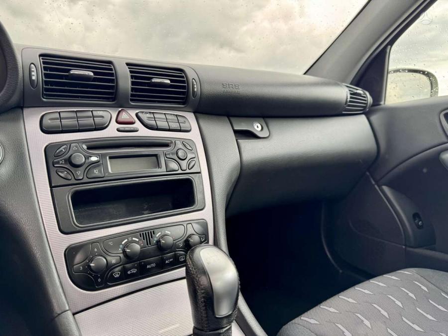 Brūns Mercedes-Benz c-220 2003 Panevēža, ar dzinēja tilpumu 2.15 L un nobraukumu 343 tūkst. km par 1150 €, foto 13 vietnē AUTOMOTO.COM.LV