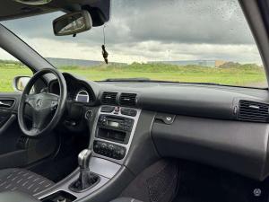 Brūns Mercedes-Benz c-220 2003 Panevēža, ar dzinēja tilpumu 2.15 L un nobraukumu 343 tūkst. km par 1150 €, foto 14 vietnē AUTOMOTO.COM.LV
