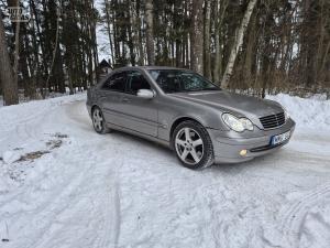 Brown Mercedes-Benz c-220 2003 in Mazeikiai, with an engine capacity of 2.20 L and mileage of 400 thousand km for 2250 €, photo 3 on AUTOMOTO.COM.LV
