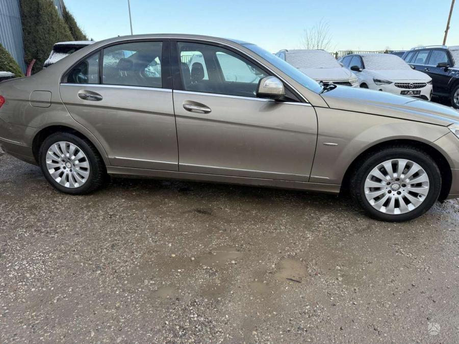 Brown Mercedes-Benz c-220 2007 in Jurbarkas, with an engine capacity of 2.15 L and mileage of 272 thousand km for 3799 €, photo 5 on AUTOMOTO.COM.LV