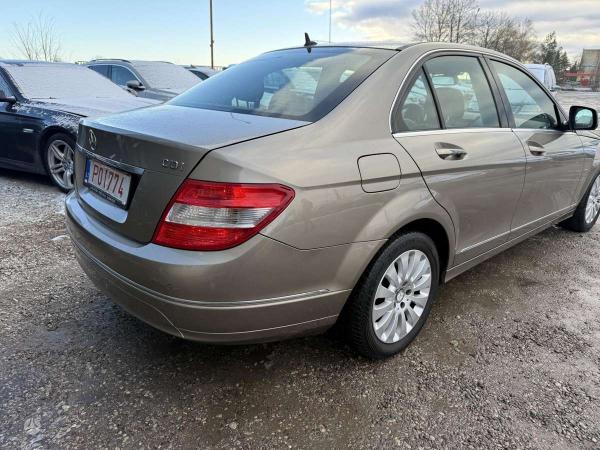 Brūns Mercedes-Benz c-220 2007 Jurbarkas, ar dzinēja tilpumu 2.15 L un nobraukumu 272 tūkst. km par 3799 €, foto 8 vietnē AUTOMOTO.COM.LV