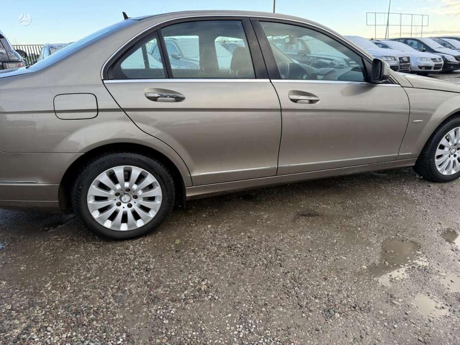 Brown Mercedes-Benz c-220 2007 in Jurbarkas, with an engine capacity of 2.15 L and mileage of 272 thousand km for 3799 €, photo 9 on AUTOMOTO.COM.LV
