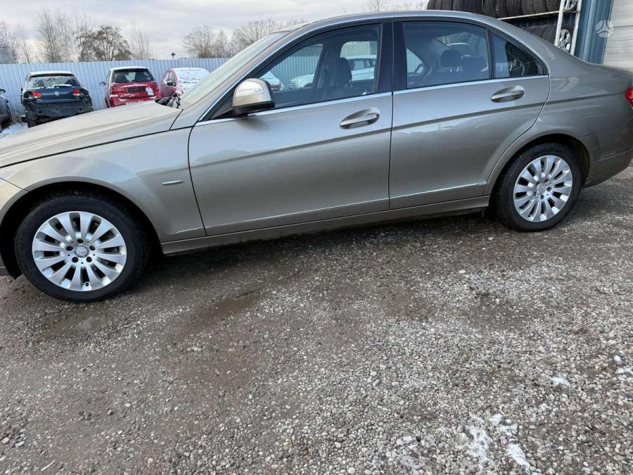 Brown Mercedes-Benz c-220 2007 in Jurbarkas, with an engine capacity of 2.15 L and mileage of 272 thousand km for 3799 €, photo 10 on AUTOMOTO.COM.LV