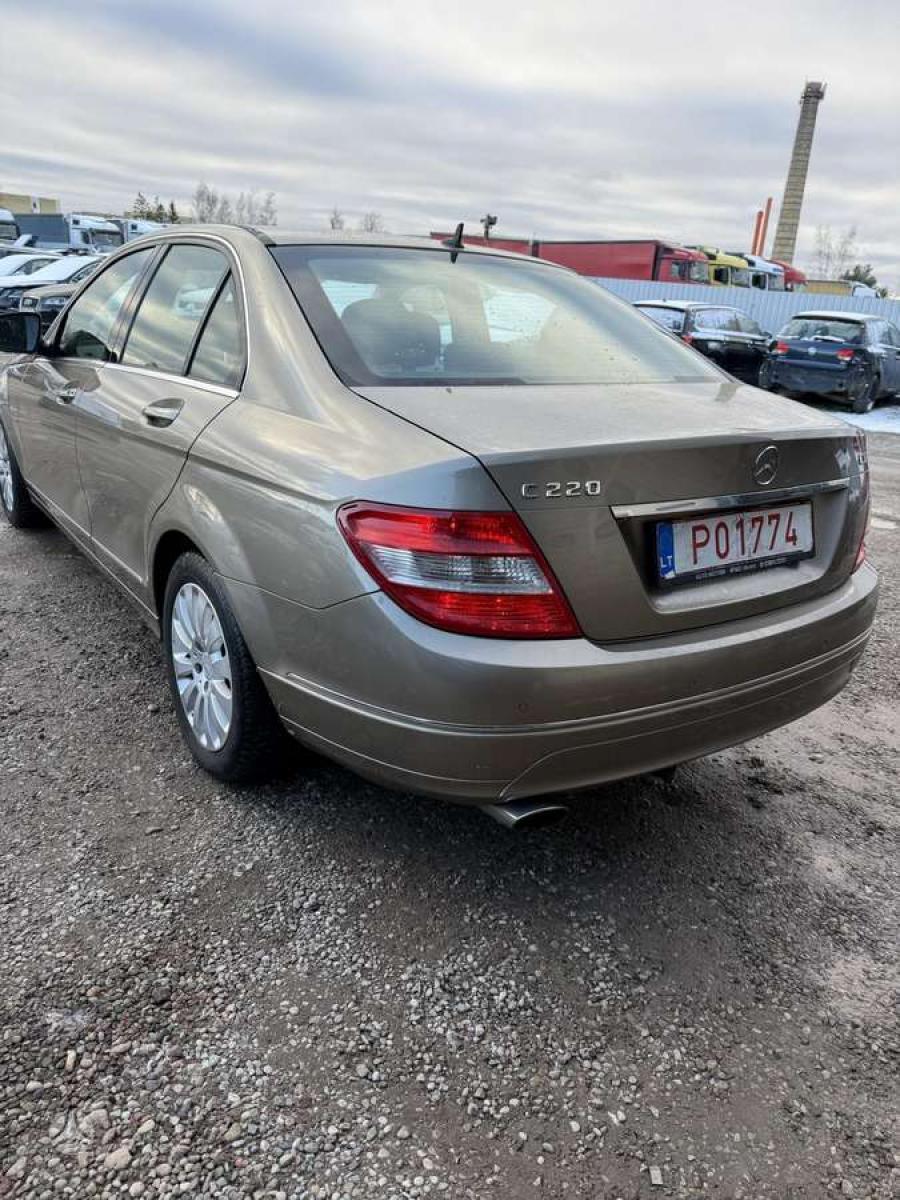 Brown Mercedes-Benz c-220 2007 in Jurbarkas, with an engine capacity of 2.15 L and mileage of 272 thousand km for 3799 €, photo 12 on AUTOMOTO.COM.LV