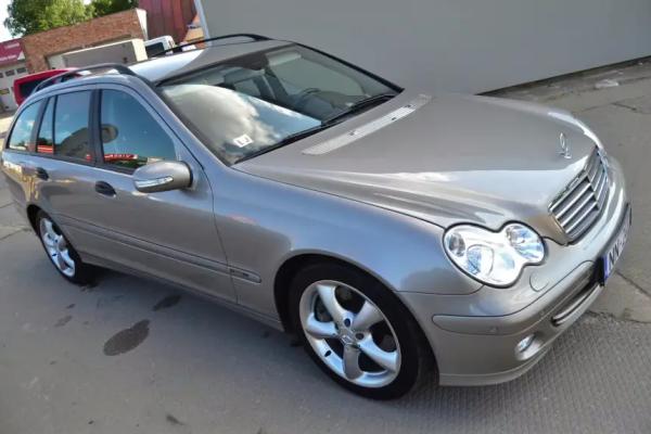 Brūns Mercedes-Benz c-220 2005 Jēkabpils, ar dzinēja tilpumu 2.20 L un nobraukumu 206 tūkst. km par 4700 €, foto 5 vietnē AUTOMOTO.COM.LV