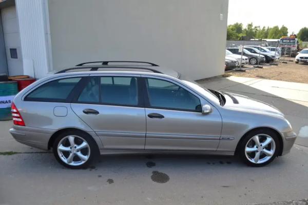 Brūns Mercedes-Benz c-220 2005 Jēkabpils, ar dzinēja tilpumu 2.20 L un nobraukumu 206 tūkst. km par 4700 €, foto 6 vietnē AUTOMOTO.COM.LV