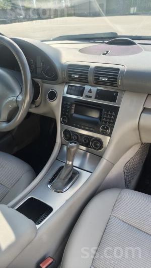 Brown Mercedes-Benz c-220 2006 in Ogre, with an engine capacity of 2.20 L and mileage of 355 thousand km for 3000 €, photo 6 on AUTOMOTO.COM.LV