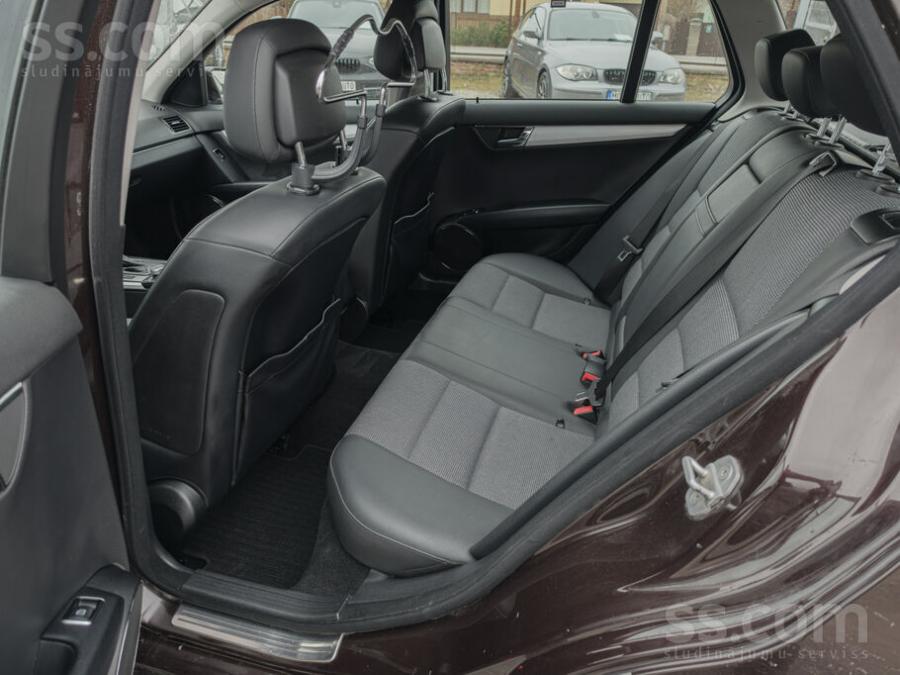 Brown Mercedes-Benz c-220 2010 in Liepaja, with an engine capacity of 2.20 L and mileage of 309 thousand km for 5000 €, photo 15 on AUTOMOTO.COM.LV