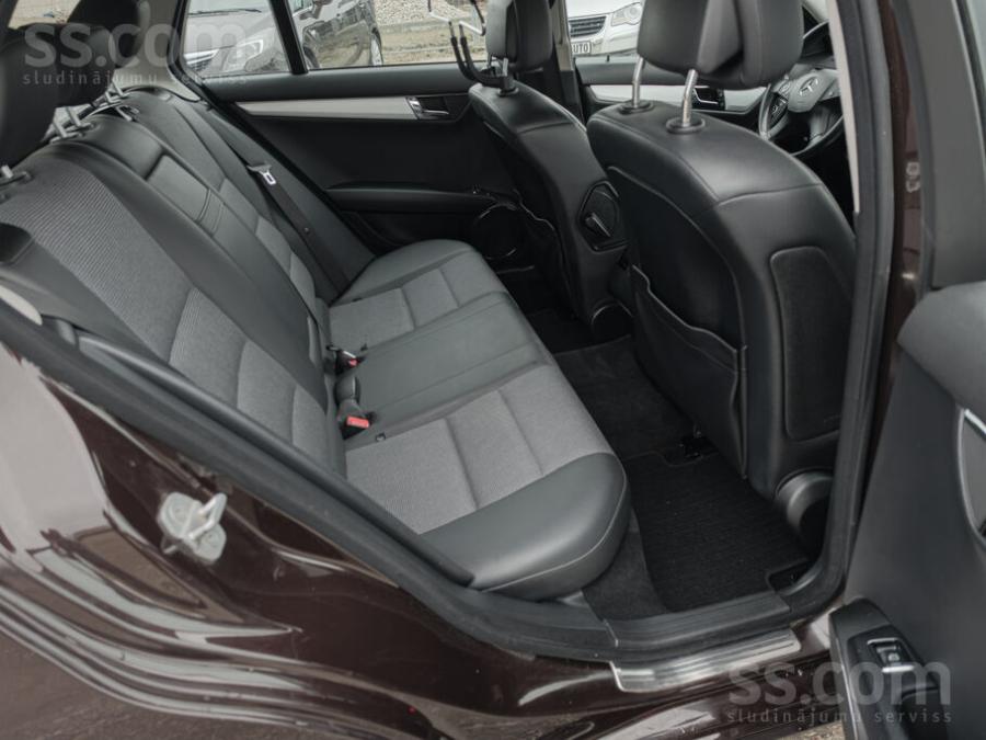Brown Mercedes-Benz c-220 2010 in Liepaja, with an engine capacity of 2.20 L and mileage of 309 thousand km for 5000 €, photo 16 on AUTOMOTO.COM.LV