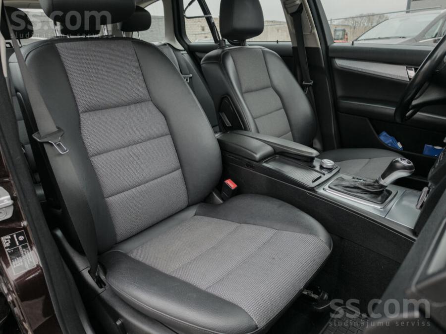 Brown Mercedes-Benz c-220 2010 in Liepaja, with an engine capacity of 2.20 L and mileage of 309 thousand km for 5000 €, photo 18 on AUTOMOTO.COM.LV