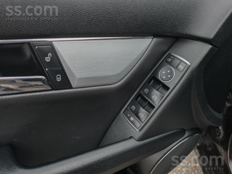Brown Mercedes-Benz c-220 2010 in Liepaja, with an engine capacity of 2.20 L and mileage of 309 thousand km for 5000 €, photo 19 on AUTOMOTO.COM.LV