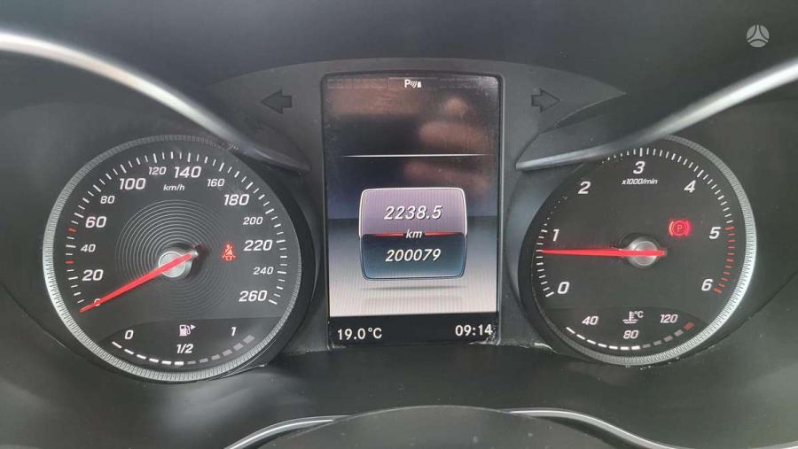 Brown Mercedes-Benz c-220 2016 in Siauliai, with an engine capacity of 2.14 L and mileage of 196 thousand km for 10650 €, photo 13 on AUTOMOTO.COM.LV