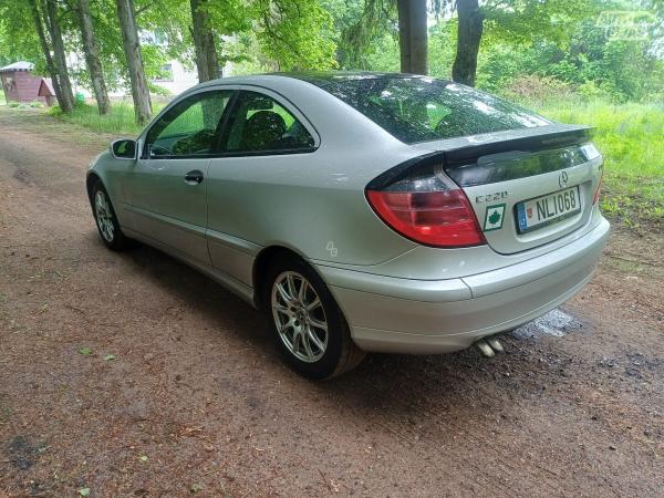 Mercedes-Benz c-220 2003 in Vilnius, with an engine capacity of 2.20 L and mileage of 282 thousand km for 1900 €, photo 8 on AUTOMOTO.COM.LV
