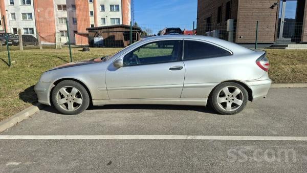 Mercedes-Benz c-220 2004 Limbaži, ar dzinēja tilpumu 2.20 L un nobraukumu 379 tūkst. km par 1000 €, foto 2 vietnē AUTOMOTO.COM.LV