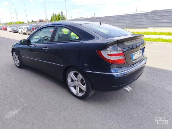 Mercedes-Benz c-220 2005 in Kaunas, with an engine capacity of 2.20 L and mileage of 335 thousand km for 1400 €, photo 4 on AUTOMOTO.COM.LV