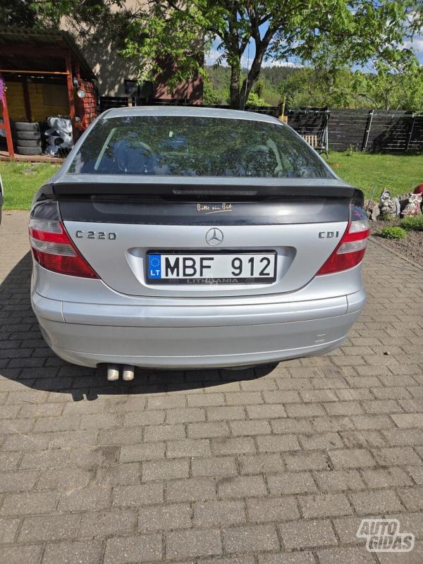 Mercedes-Benz c-220 2005 in Vilnius, with an engine capacity of 2.10 L and mileage of 270 thousand km for 2000 €, photo 3 on AUTOMOTO.COM.LV
