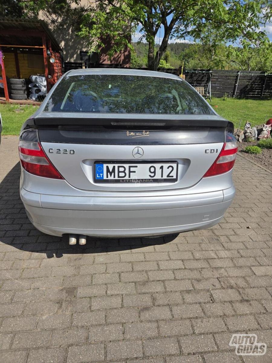 Mercedes-Benz c-220 2005 Viļņa, ar dzinēja tilpumu 2.10 L un nobraukumu 270 tūkst. km par 2000 €, foto 4 vietnē AUTOMOTO.COM.LV