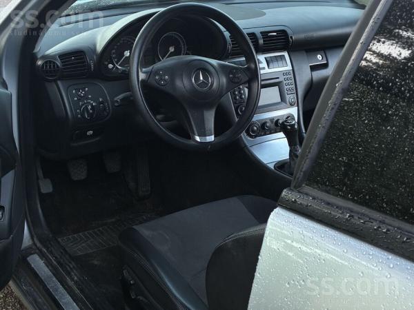 Мерседес Ц 220 2009 в Рига, объемом двигателя 2.20 л и пробегом 310 тыс. км за 3700 €, фото 8 на AUTOMOTO.COM.LV
