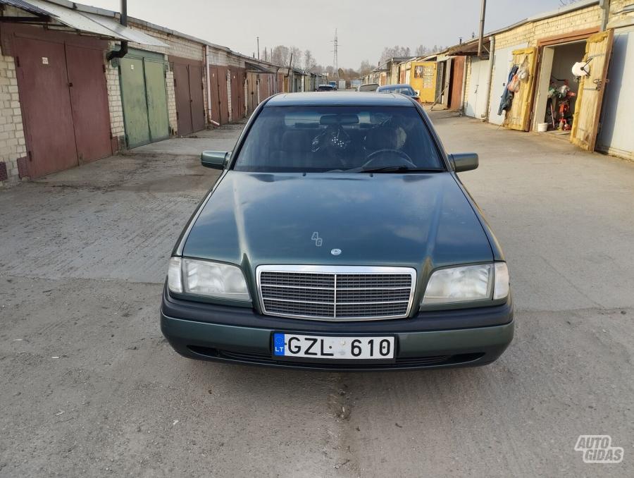 Zaļš Mercedes-Benz c-220 1994 Elektrėnai, ar dzinēja tilpumu 2.20 L un nobraukumu 250 tūkst. km par 1680 €, foto 1 vietnē AUTOMOTO.COM.LV
