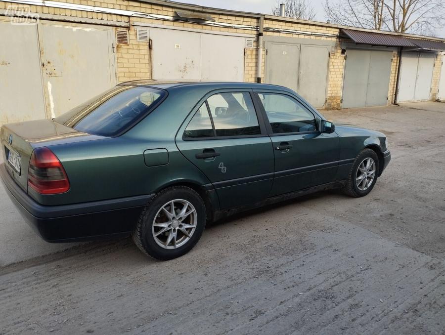 Zaļš Mercedes-Benz c-220 1994 Elektrėnai, ar dzinēja tilpumu 2.20 L un nobraukumu 250 tūkst. km par 1680 €, foto 5 vietnē AUTOMOTO.COM.LV