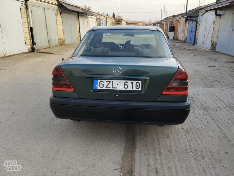Zaļš Mercedes-Benz c-220 1994 Elektrėnai, ar dzinēja tilpumu 2.20 L un nobraukumu 250 tūkst. km par 1680 €, foto 6 vietnē AUTOMOTO.COM.LV