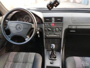 Zaļš Mercedes-Benz c-220 1994 Elektrėnai, ar dzinēja tilpumu 2.20 L un nobraukumu 250 tūkst. km par 1680 €, foto 13 vietnē AUTOMOTO.COM.LV