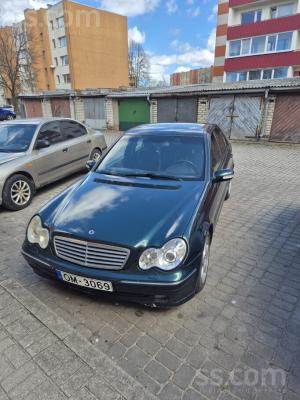 Zaļš Mercedes-Benz c-220 2002 Ventspils, ar dzinēja tilpumu 2.20 L un nobraukumu 383 tūkst. km par 1100 €, foto  vietnē AUTOMOTO.COM.LV