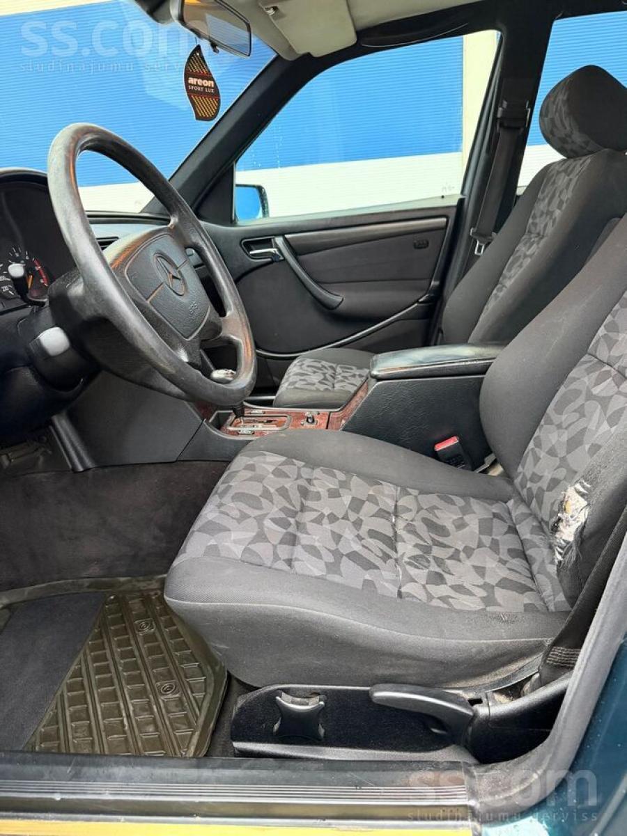 Zaļš Mercedes-Benz c-220 1998 Tukums, ar dzinēja tilpumu 2.20 L un nobraukumu 401 tūkst. km par 2200 €, foto 7 vietnē AUTOMOTO.COM.LV