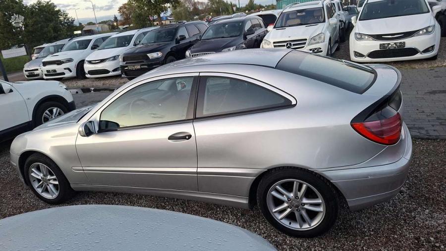 Grey Mercedes-Benz c-220 2002 in Kaunas, with an engine capacity of 2.15 L and mileage of 219 thousand km for 2750 €, photo 9 on AUTOMOTO.COM.LV